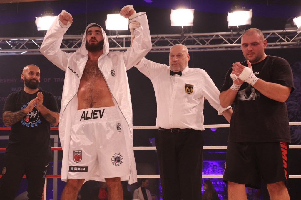 BoxeRingWeb - Esordio vincente del massimo Mourad Aliev, quarti a a Tokyo